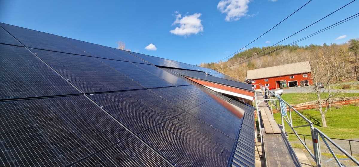 Solcelleanlegg til næringsbygg | Fagelektro
